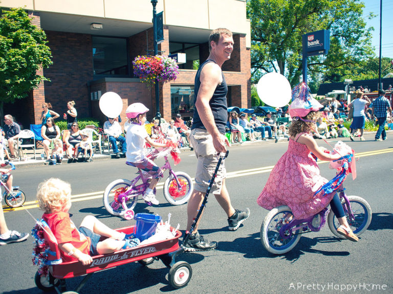 10 Tips for Surviving a Parade With Kids – A Pretty Happy Home