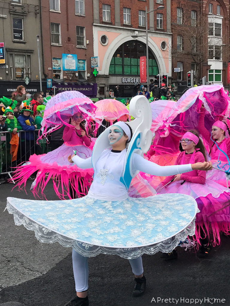 10 Tips for Surviving a Parade With Kids – A Pretty Happy Home