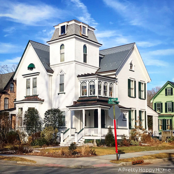 In Praise of the Mansard Roof – A Pretty Happy Home