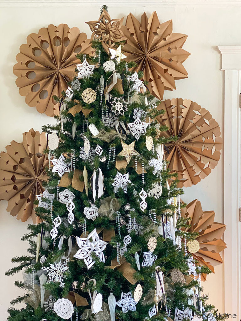 Snowflake-Themed Christmas Tree – A Pretty Happy Home