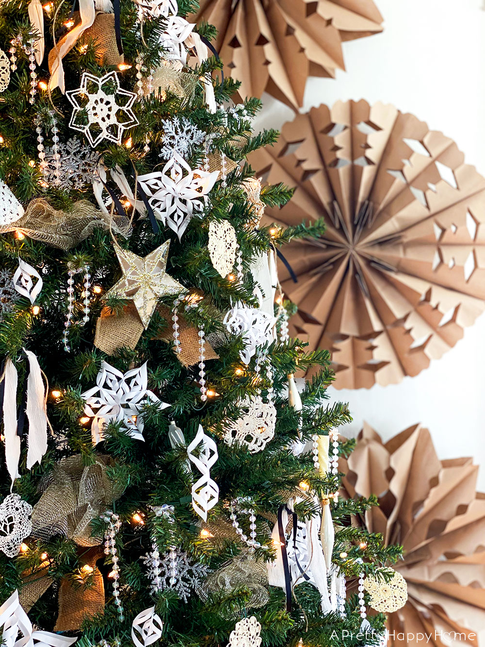 8 Inexpensive Christmas Tree Decorating Ideas – A Pretty Happy Home
