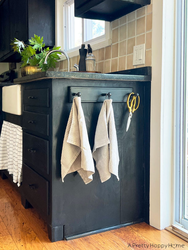 Kitchen Peg Rail Adds So Much Functionality – A Pretty Happy Home