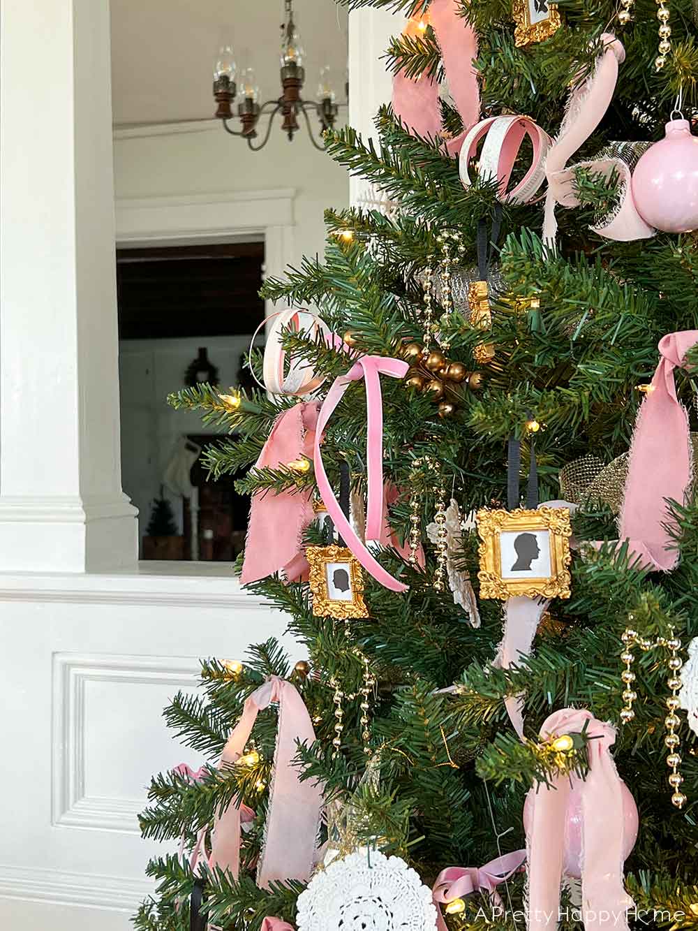 Pink Christmas Tree Decorations – A Pretty Happy Home