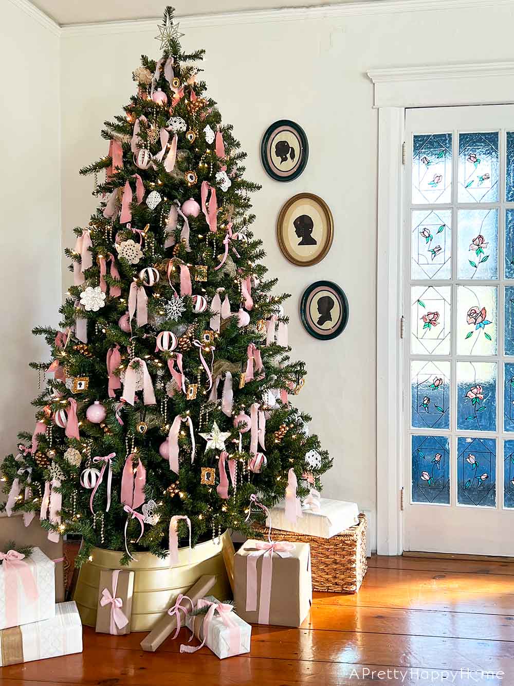 Pink Christmas Tree Decorations – A Pretty Happy Home