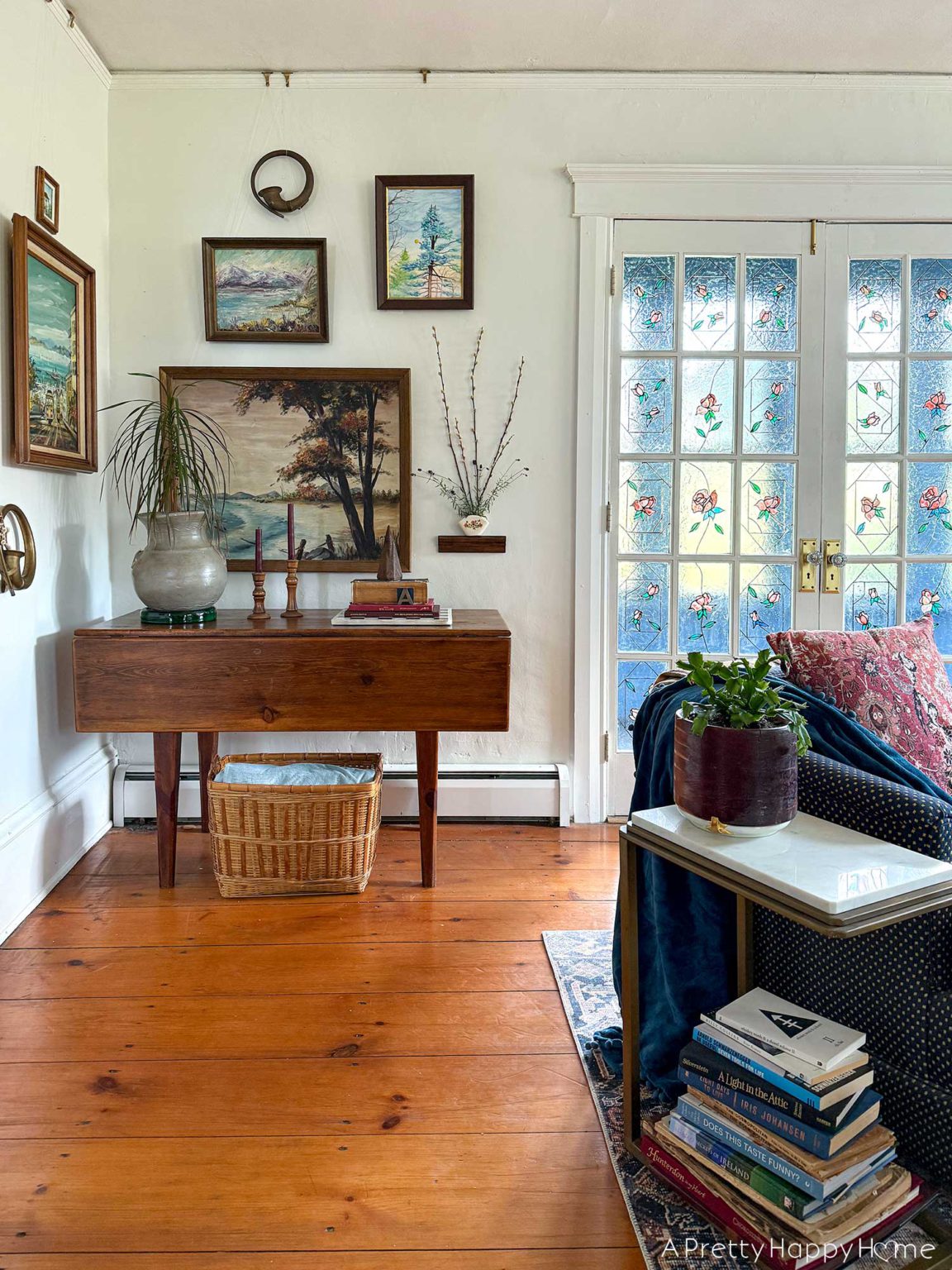 Pared-Down Living Room Gallery Wall – A Pretty Happy Home